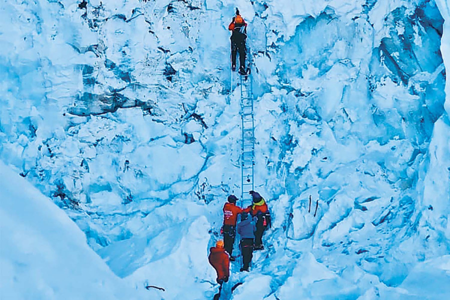Khumbu Icefall Route Finally Opens After 19-Day Delay — Everest 2026 ...